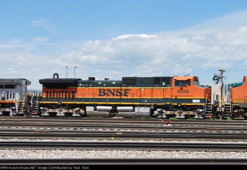 BNSF 1098
